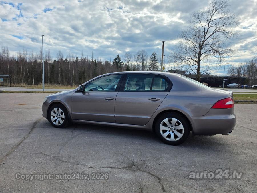 Grey Skoda SuperB 2010 in Tallinn, with an engine capacity of 1.80 L and mileage of 387 thousand km for 3900 €, photo 1 on AUTOMOTO.COM.LV