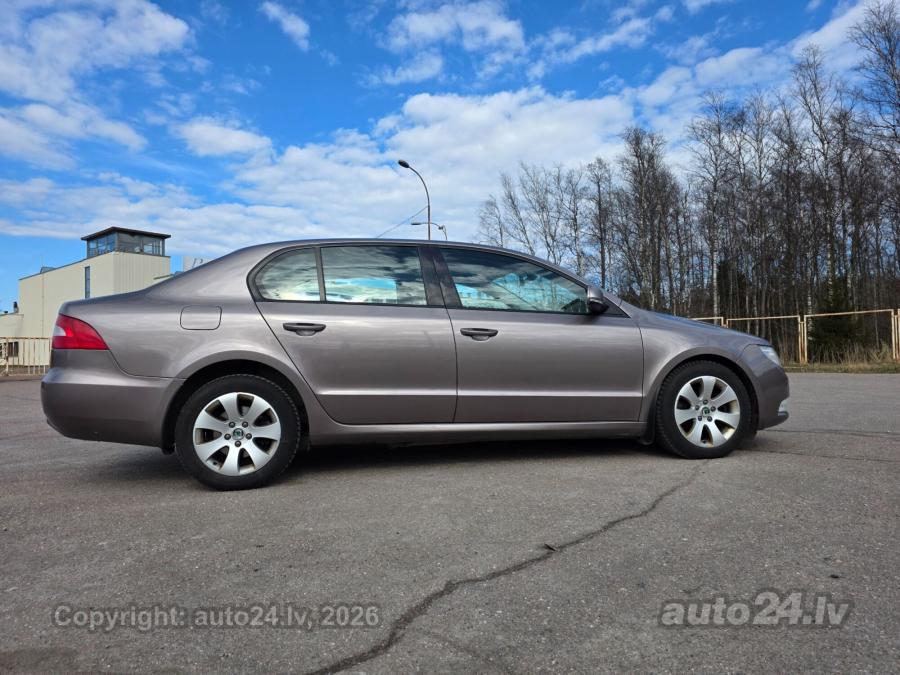 Grey Skoda SuperB 2010 in Tallinn, with an engine capacity of 1.80 L and mileage of 387 thousand km for 3900 €, photo 4 on AUTOMOTO.COM.LV