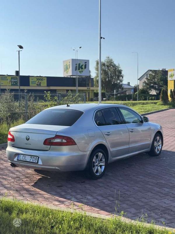 Grey Skoda SuperB 2010 in Vilnius, with an engine capacity of 1.80 L and mileage of 280 thousand km for 2650 €, photo 4 on AUTOMOTO.COM.LV