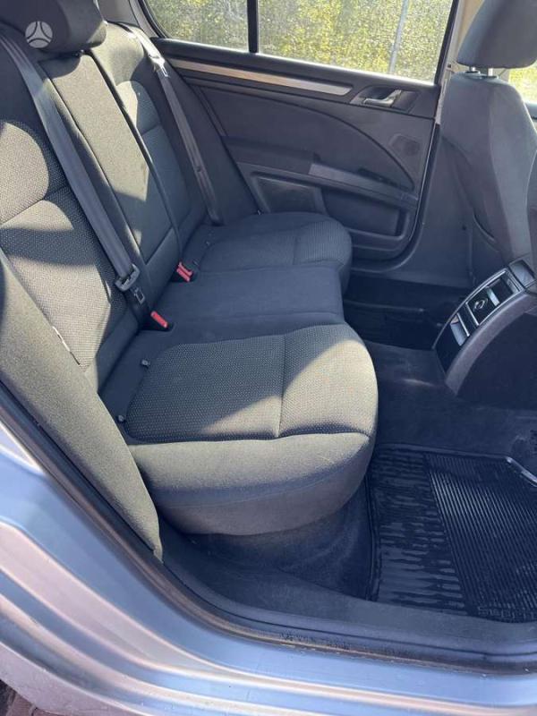 Grey Skoda SuperB 2010 in Vilnius, with an engine capacity of 1.80 L and mileage of 280 thousand km for 2650 €, photo 8 on AUTOMOTO.COM.LV