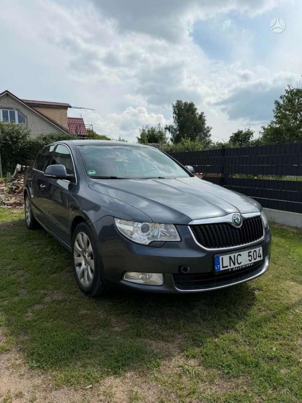 Grey Skoda SuperB 2010 in Vilnius, with an engine capacity of 1.80 L and mileage of 209 thousand km for 1900 €, photo 1 on AUTOMOTO.COM.LV