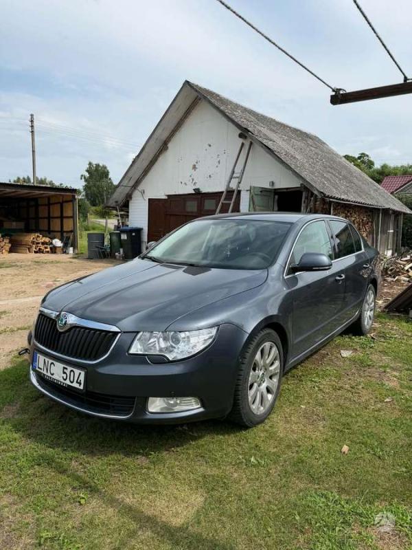 Grey Skoda SuperB 2010 in Vilnius, with an engine capacity of 1.80 L and mileage of 209 thousand km for 1900 €, photo 2 on AUTOMOTO.COM.LV