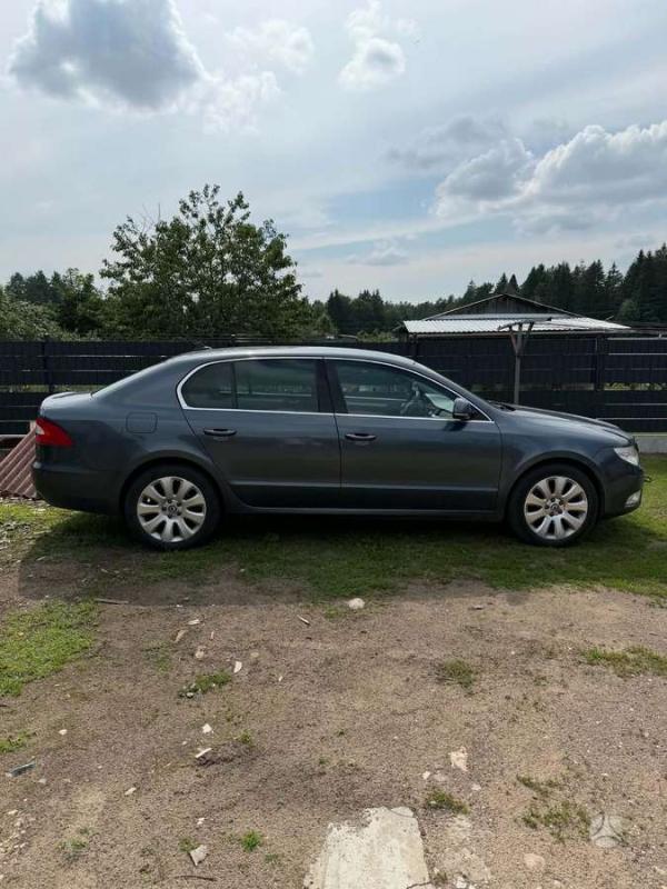Grey Skoda SuperB 2010 in Vilnius, with an engine capacity of 1.80 L and mileage of 209 thousand km for 1900 €, photo 3 on AUTOMOTO.COM.LV