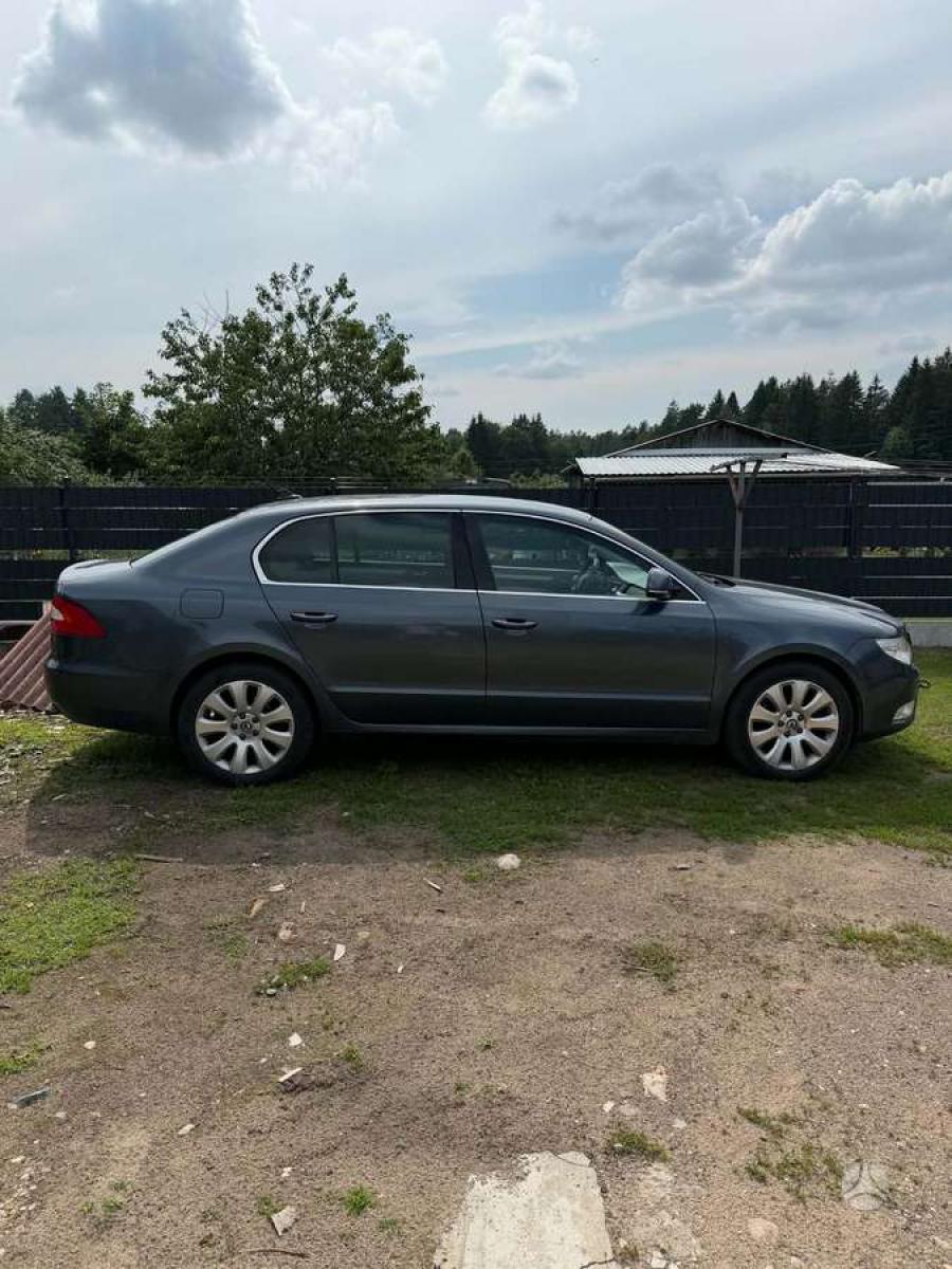 Pelēks Skoda SuperB 2010 Viļņa, ar dzinēja tilpumu 1.80 L un nobraukumu 209 tūkst. km par 1900 €, foto 4 vietnē AUTOMOTO.COM.LV