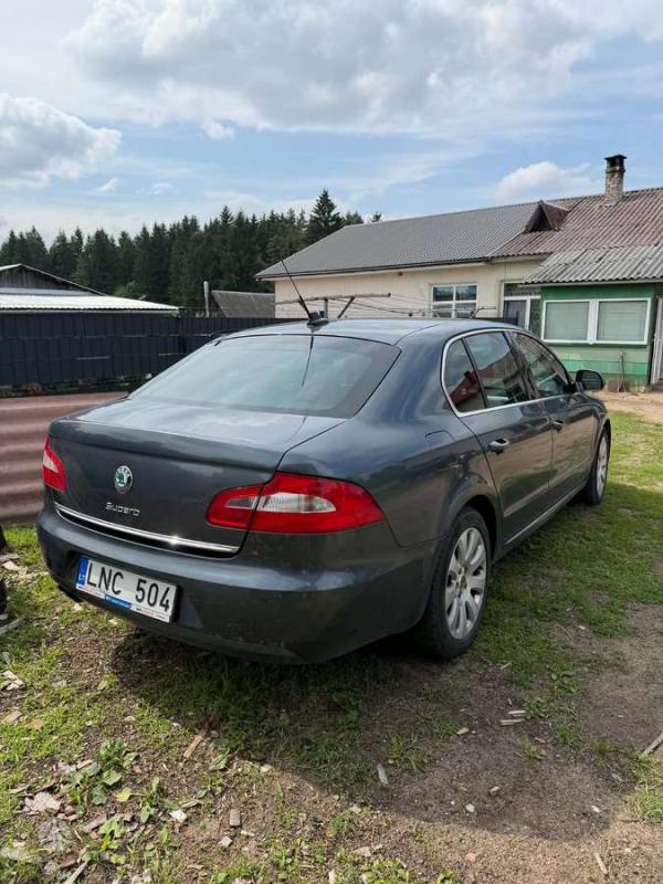 Grey Skoda SuperB 2010 in Vilnius, with an engine capacity of 1.80 L and mileage of 209 thousand km for 1900 €, photo 4 on AUTOMOTO.COM.LV