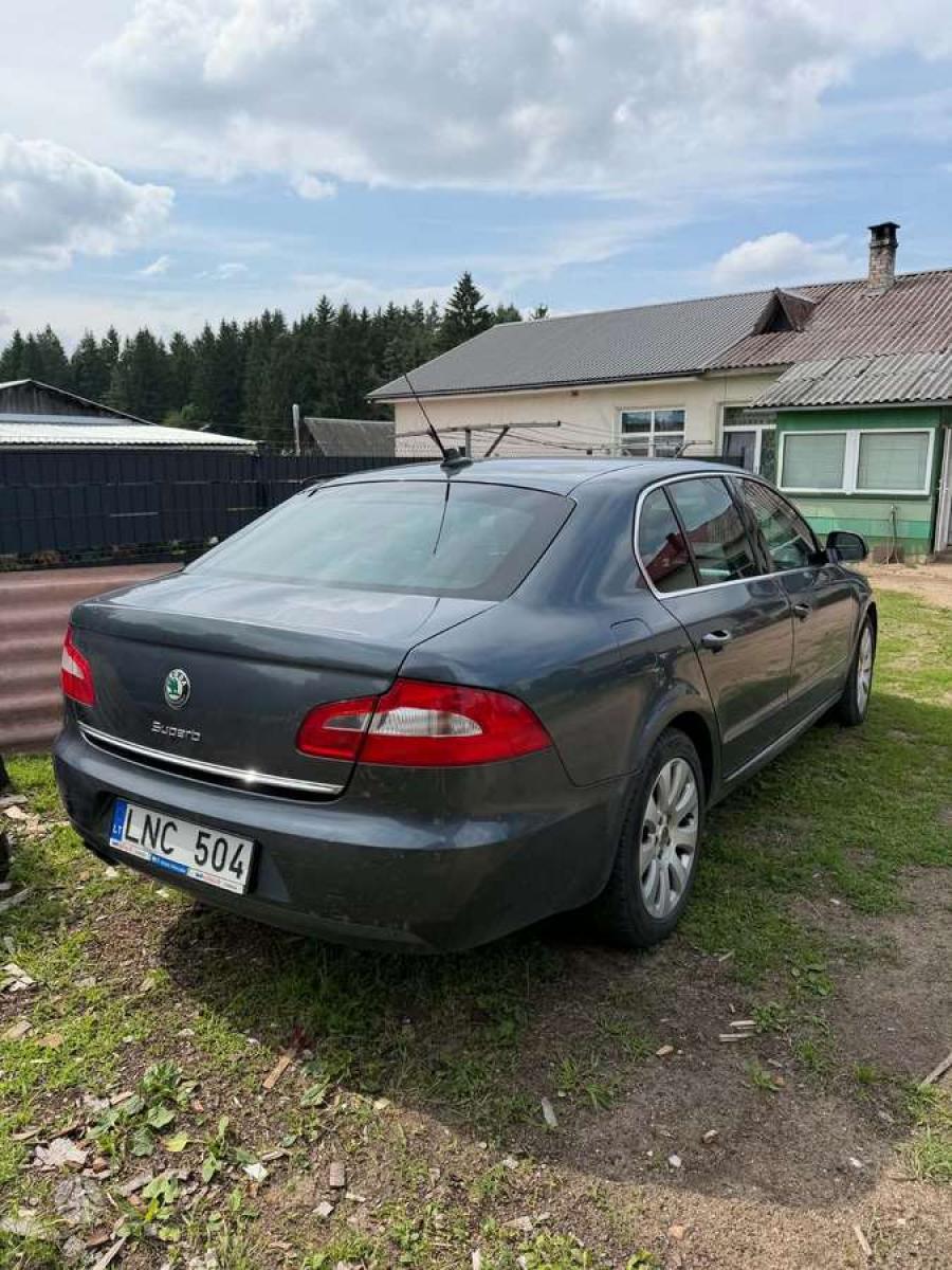 Pelēks Skoda SuperB 2010 Viļņa, ar dzinēja tilpumu 1.80 L un nobraukumu 209 tūkst. km par 1900 €, foto 5 vietnē AUTOMOTO.COM.LV