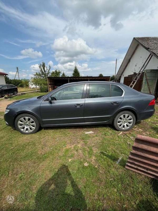 Grey Skoda SuperB 2010 in Vilnius, with an engine capacity of 1.80 L and mileage of 209 thousand km for 1900 €, photo 6 on AUTOMOTO.COM.LV