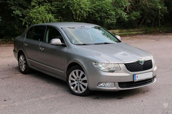 Pelēks Skoda SuperB 2010 Viļņa, ar dzinēja tilpumu 1.97 L un nobraukumu 337 tūkst. km par 3200 €, foto 1 vietnē AUTOMOTO.COM.LV