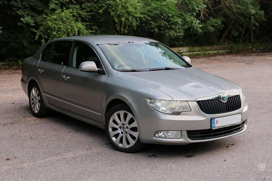 Pelēks Skoda SuperB 2010 Viļņa, ar dzinēja tilpumu 1.97 L un nobraukumu 337 tūkst. km par 3200 €, foto 1 vietnē AUTOMOTO.COM.LV