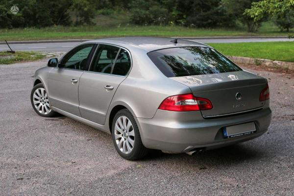 Pelēks Skoda SuperB 2010 Viļņa, ar dzinēja tilpumu 1.97 L un nobraukumu 337 tūkst. km par 3200 €, foto 4 vietnē AUTOMOTO.COM.LV