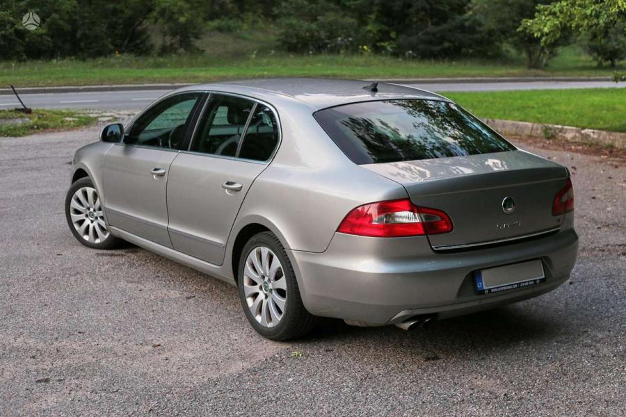 Pelēks Skoda SuperB 2010 Viļņa, ar dzinēja tilpumu 1.97 L un nobraukumu 337 tūkst. km par 3200 €, foto 5 vietnē AUTOMOTO.COM.LV