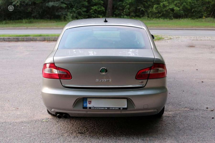 Pelēks Skoda SuperB 2010 Viļņa, ar dzinēja tilpumu 1.97 L un nobraukumu 337 tūkst. km par 3200 €, foto 6 vietnē AUTOMOTO.COM.LV