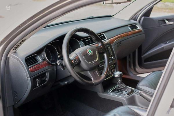 Pelēks Skoda SuperB 2010 Viļņa, ar dzinēja tilpumu 1.97 L un nobraukumu 337 tūkst. km par 3200 €, foto 8 vietnē AUTOMOTO.COM.LV