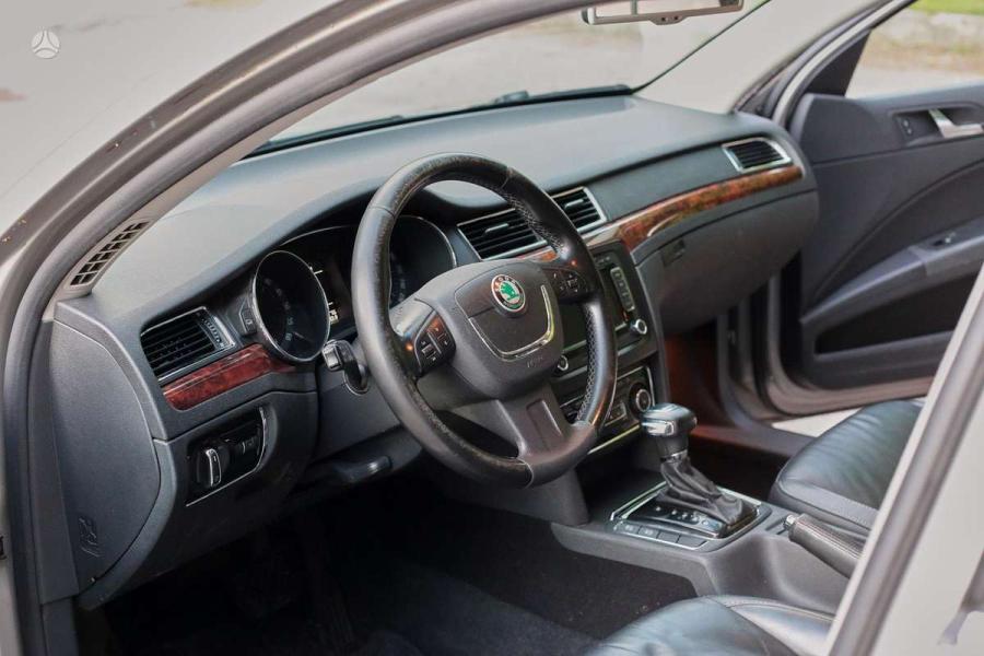 Pelēks Skoda SuperB 2010 Viļņa, ar dzinēja tilpumu 1.97 L un nobraukumu 337 tūkst. km par 3200 €, foto 9 vietnē AUTOMOTO.COM.LV