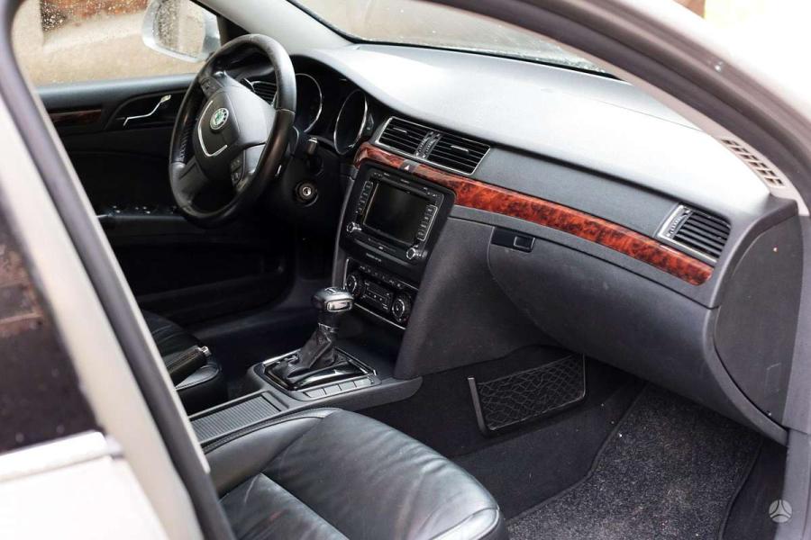 Pelēks Skoda SuperB 2010 Viļņa, ar dzinēja tilpumu 1.97 L un nobraukumu 337 tūkst. km par 3200 €, foto 14 vietnē AUTOMOTO.COM.LV