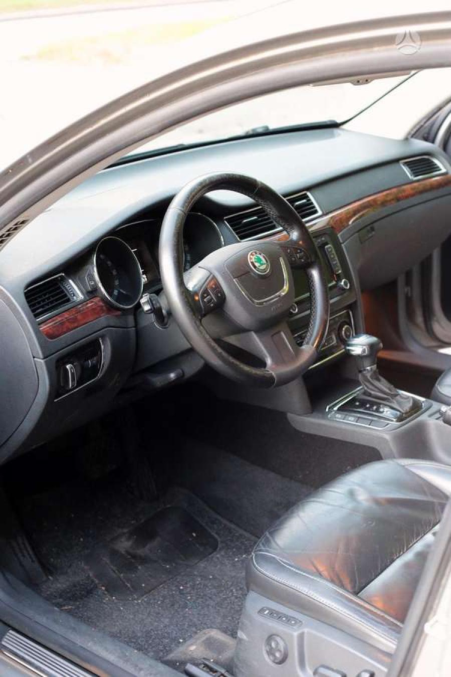 Pelēks Skoda SuperB 2010 Viļņa, ar dzinēja tilpumu 1.97 L un nobraukumu 337 tūkst. km par 3200 €, foto 20 vietnē AUTOMOTO.COM.LV