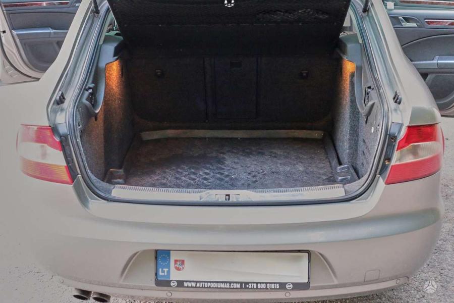 Pelēks Skoda SuperB 2010 Viļņa, ar dzinēja tilpumu 1.97 L un nobraukumu 337 tūkst. km par 3200 €, foto 24 vietnē AUTOMOTO.COM.LV