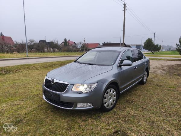 Grey Skoda SuperB 2011 in Jurbarkas, with an engine capacity of 2.00 L and mileage of 282 thousand km for 3900 €, photo 2 on AUTOMOTO.COM.LV