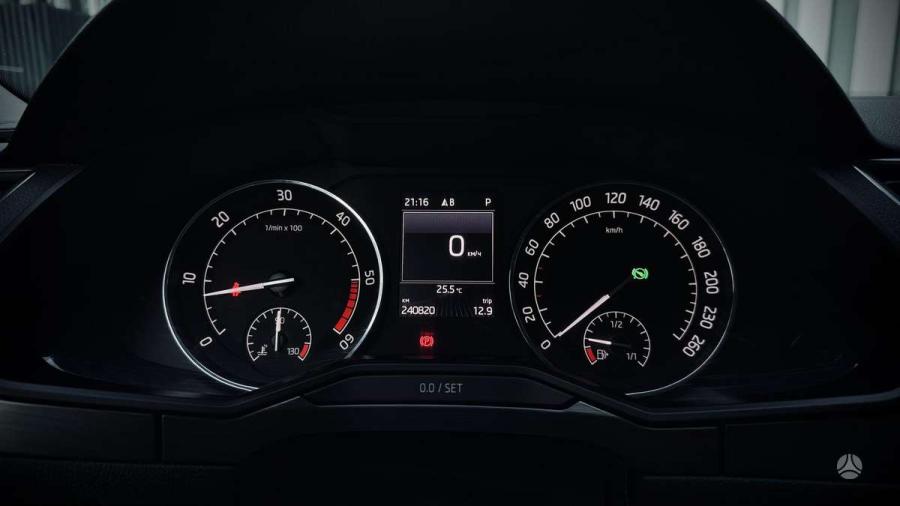 Pelēks Skoda SuperB 2015 Viļņa, ar dzinēja tilpumu 1.97 L un nobraukumu 240 tūkst. km par 12950 €, foto 16 vietnē AUTOMOTO.COM.LV