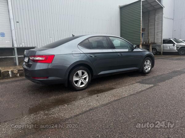 Pelēks Skoda SuperB 2015 Tallina, ar dzinēja tilpumu 1.40 L un nobraukumu 235 tūkst. km par 7690 €, foto 4 vietnē AUTOMOTO.COM.LV