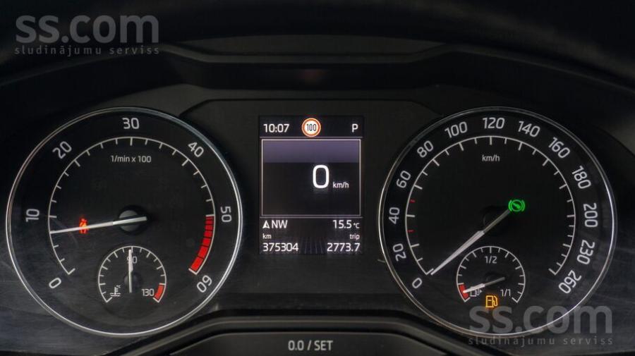 Pelēks Skoda SuperB 2015 Rīga, ar dzinēja tilpumu 2.00 L un nobraukumu 375 tūkst. km par 10490 €, foto 25 vietnē AUTOMOTO.COM.LV