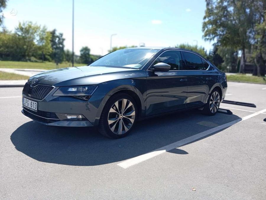Pelēks Skoda SuperB 2017 Kauņa, ar dzinēja tilpumu 2.00 L un nobraukumu 348 tūkst. km par 10000 €, foto 1 vietnē AUTOMOTO.COM.LV
