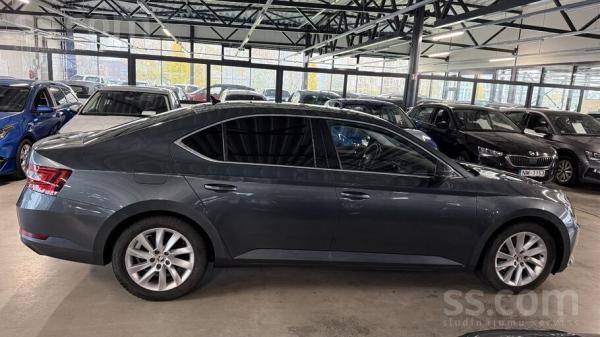 Grey Skoda SuperB 2018 in Riga, with an engine capacity of 1.80 L and mileage of 211 thousand km for 12900 €, photo 5 on AUTOMOTO.COM.LV
