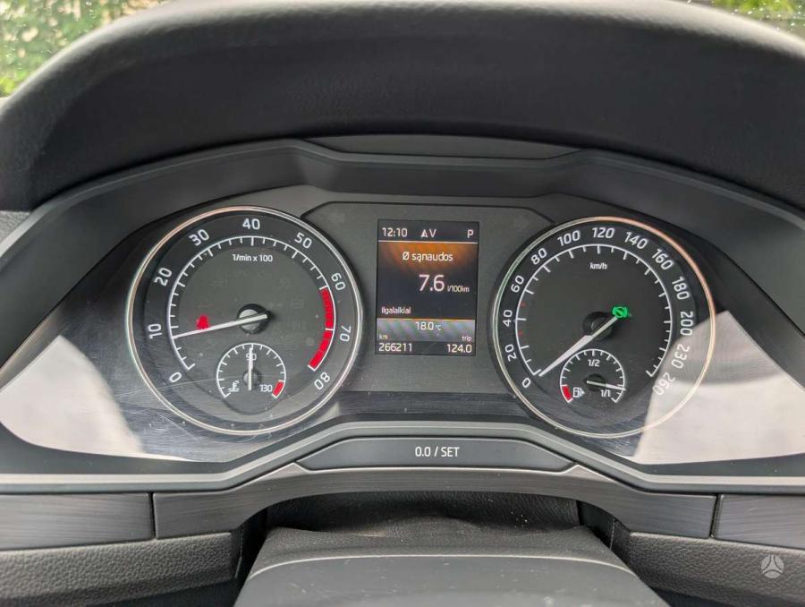 Pelēks Skoda SuperB 2018 Šauļi, ar dzinēja tilpumu 1.80 L un nobraukumu 265 tūkst. km par 10950 €, foto 12 vietnē AUTOMOTO.COM.LV