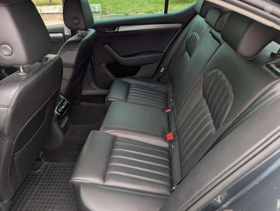 Pelēks Skoda SuperB 2018 Šauļi, ar dzinēja tilpumu 1.80 L un nobraukumu 265 tūkst. km par 10950 €, foto 18 vietnē AUTOMOTO.COM.LV
