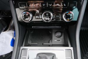 Grey Skoda SuperB 2019 in Vilnius, with an engine capacity of 1.97 L and mileage of 234 thousand km for 16900 €, photo 18 on AUTOMOTO.COM.LV
