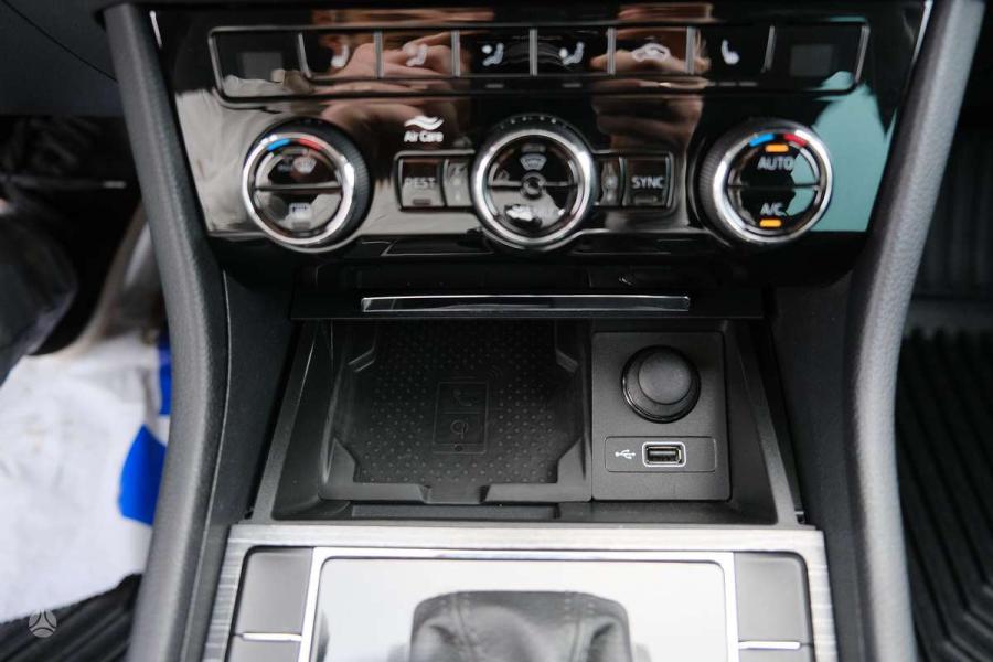 Grey Skoda SuperB 2019 in Vilnius, with an engine capacity of 1.97 L and mileage of 234 thousand km for 16900 €, photo 18 on AUTOMOTO.COM.LV