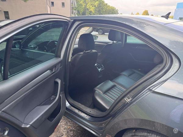Grey Skoda SuperB 2019 in Jonava, with an engine capacity of 1.97 L and mileage of 387 thousand km for 12500 €, photo 5 on AUTOMOTO.COM.LV
