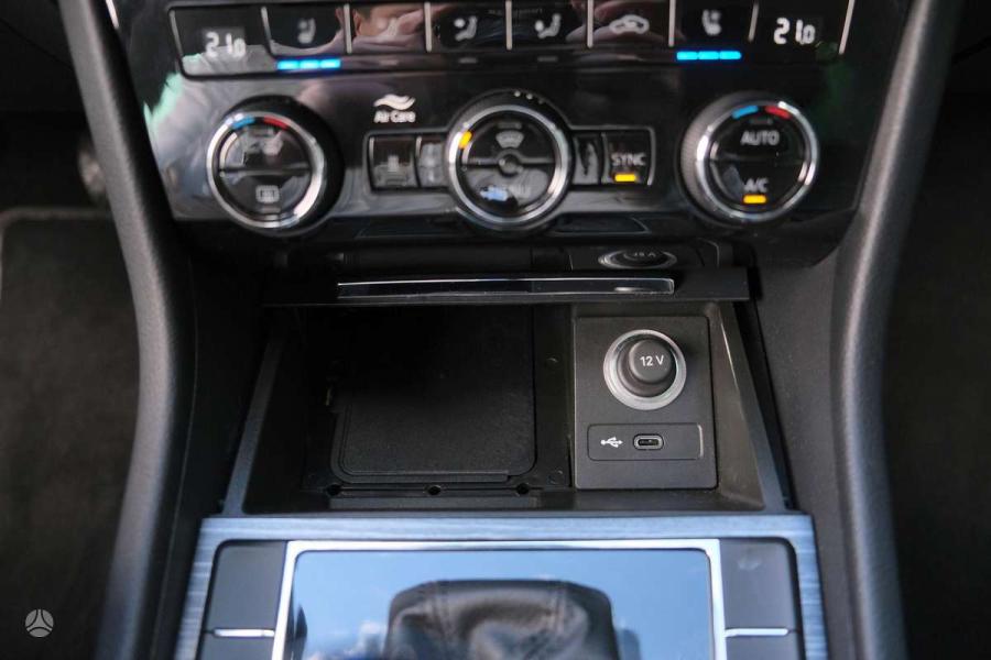 Grey Skoda SuperB 2022 in Vilnius, with an engine capacity of 1.97 L and mileage of 143 thousand km for 23900 €, photo 21 on AUTOMOTO.COM.LV