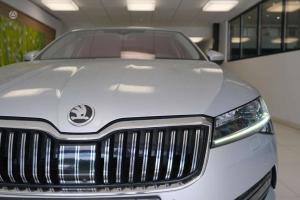 Grey Skoda SuperB 2022 in Vilnius, with an engine capacity of 1.97 L and mileage of 143 thousand km for 23900 €, photo 39 on AUTOMOTO.COM.LV