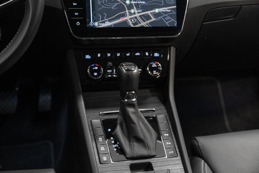 Grey Skoda SuperB 2022 in Vilnius, with an engine capacity of 2.00 L and mileage of 147 thousand km for 24900 €, photo 17 on AUTOMOTO.COM.LV