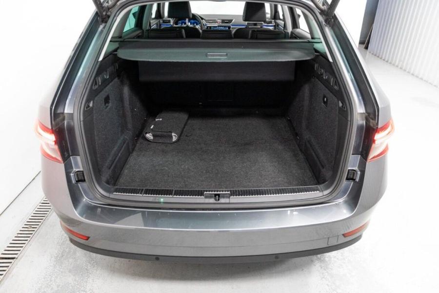 Grey Skoda SuperB 2022 in Vilnius, with an engine capacity of 2.00 L and mileage of 147 thousand km for 24900 €, photo 25 on AUTOMOTO.COM.LV