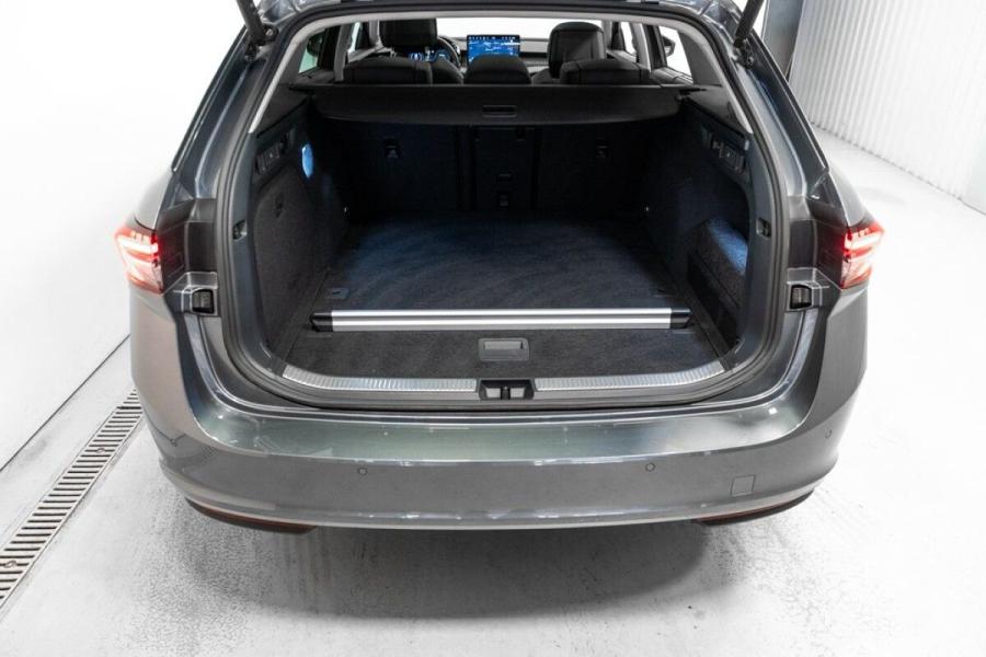 Pelēks Skoda SuperB 2024 Viļņa, ar dzinēja tilpumu 2.00 L un nobraukumu 32 tūkst. km par 41900 €, foto 25 vietnē AUTOMOTO.COM.LV