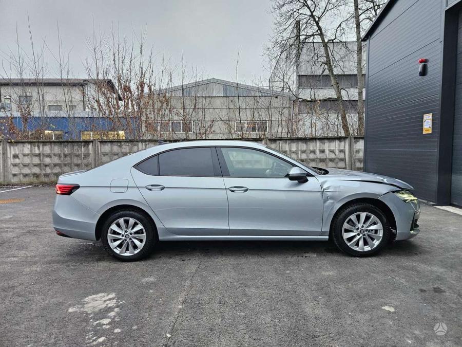 Pelēks Skoda SuperB 2025 Kauņa, ar dzinēja tilpumu 1.50 L un nobraukumu 22 tūkst. km par 15400 €, foto 5 vietnē AUTOMOTO.COM.LV