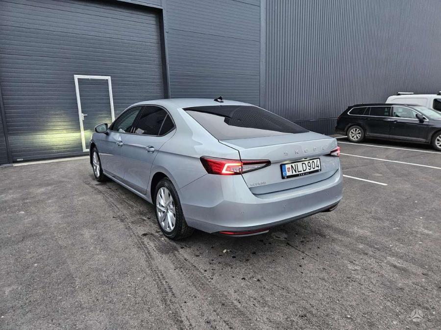 Pelēks Skoda SuperB 2025 Kauņa, ar dzinēja tilpumu 1.50 L un nobraukumu 22 tūkst. km par 15400 €, foto 6 vietnē AUTOMOTO.COM.LV