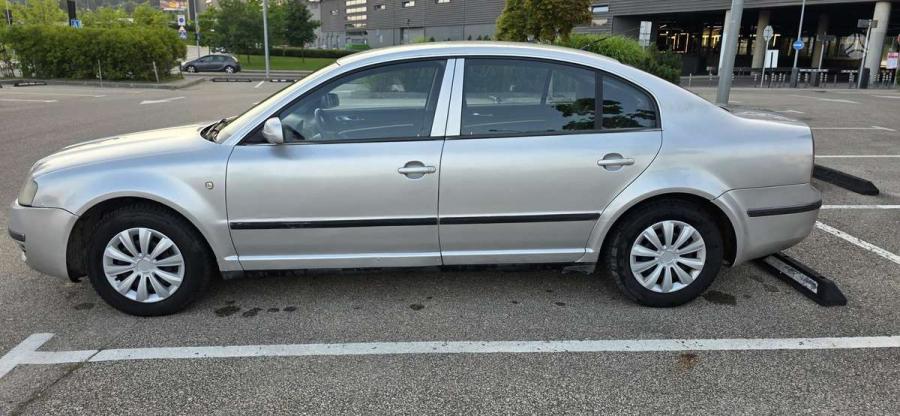 Grey Skoda SuperB 2002 in Vilnius, with an engine capacity of 1.80 L and mileage of 398 thousand km for 650 €, photo 4 on AUTOMOTO.COM.LV