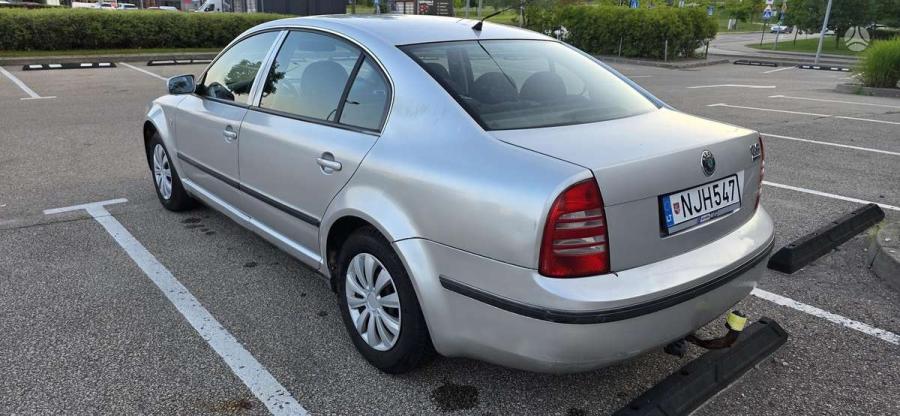 Grey Skoda SuperB 2002 in Vilnius, with an engine capacity of 1.80 L and mileage of 398 thousand km for 650 €, photo 7 on AUTOMOTO.COM.LV