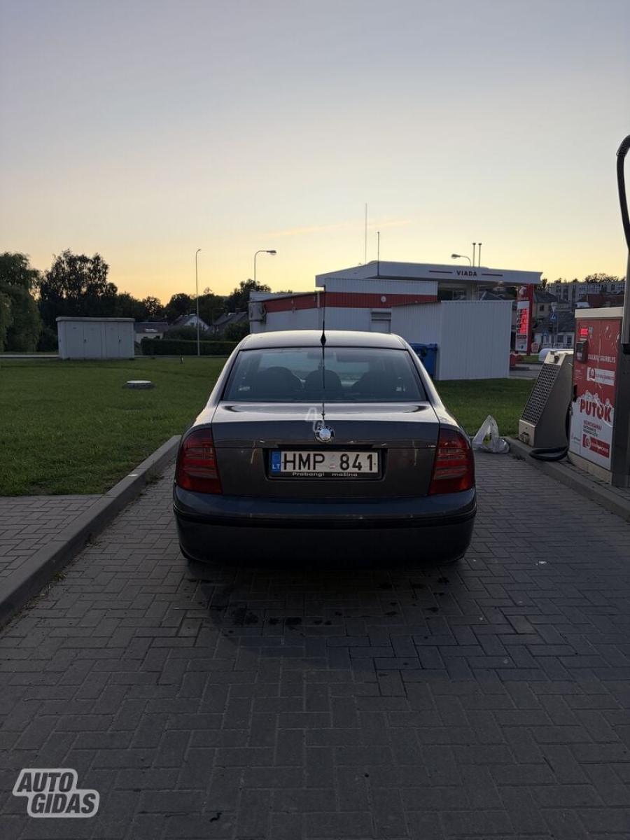 Pelēks Skoda SuperB 2003 Viļņa, ar dzinēja tilpumu 1.90 L un nobraukumu 342 tūkst. km par 1500 €, foto 5 vietnē AUTOMOTO.COM.LV