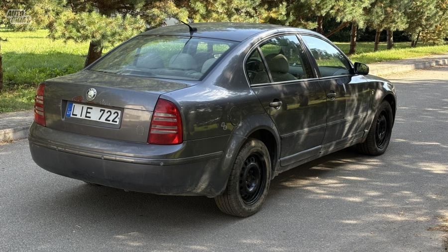 Pelēks Skoda SuperB 2004 Šilutė, ar dzinēja tilpumu 2.50 L un nobraukumu 311 tūkst. km par 490 €, foto 4 vietnē AUTOMOTO.COM.LV