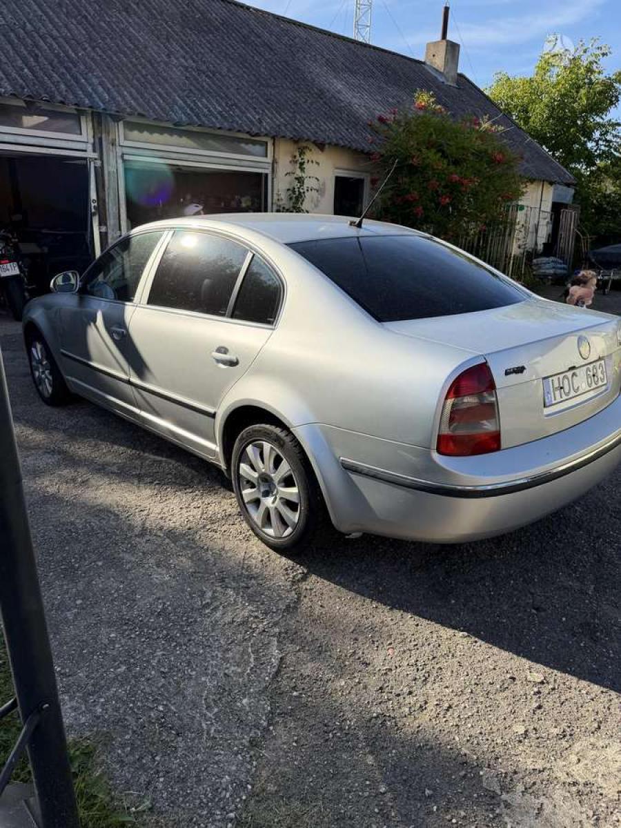Grey Skoda SuperB 2006 in Klaipeda, with an engine capacity of 2.50 L and mileage of 327 thousand km for 1100 €, photo 4 on AUTOMOTO.COM.LV