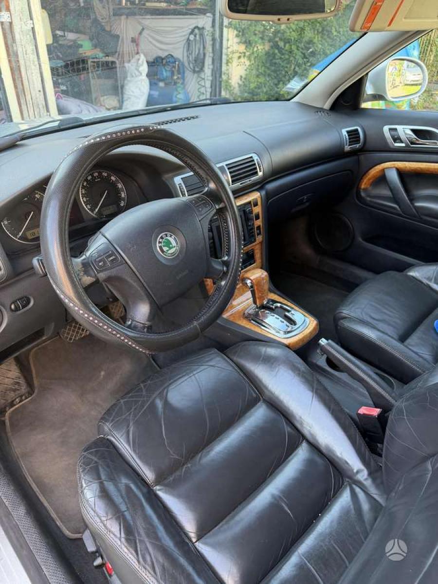 Grey Skoda SuperB 2006 in Klaipeda, with an engine capacity of 2.50 L and mileage of 327 thousand km for 1100 €, photo 6 on AUTOMOTO.COM.LV
