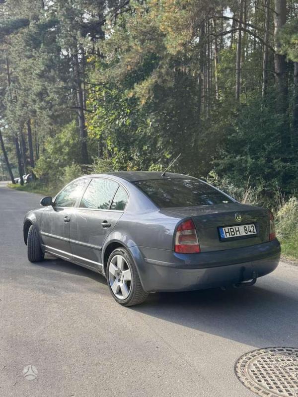Шкода Суперб 2006 в Вильнюс на AUTOMOTO.COM.LV Серый Шкода Суперб 2006 в Вильнюс, объемом двигателя 1.97 л и пробегом 382 тыс. км за 1599 €, фото 7 на AUTOMOTO.COM.LV