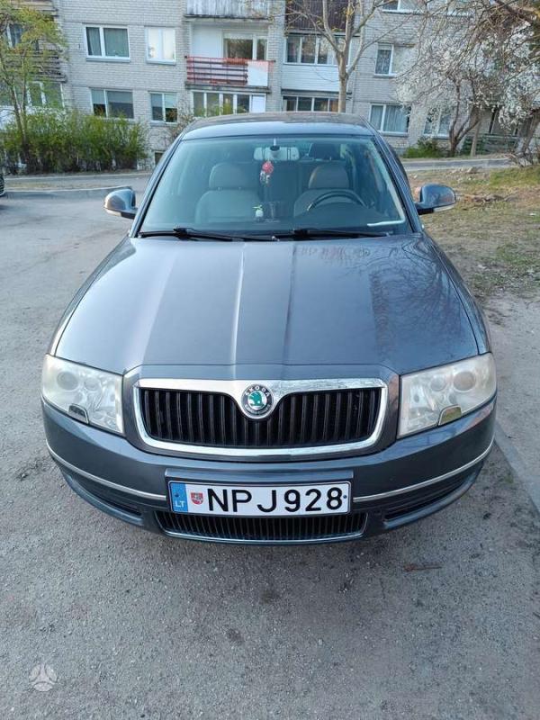 Pelēks Skoda SuperB 2007 Viļņa, ar dzinēja tilpumu 2.50 L un nobraukumu 283 tūkst. km par 2800 €, foto 1 vietnē AUTOMOTO.COM.LV