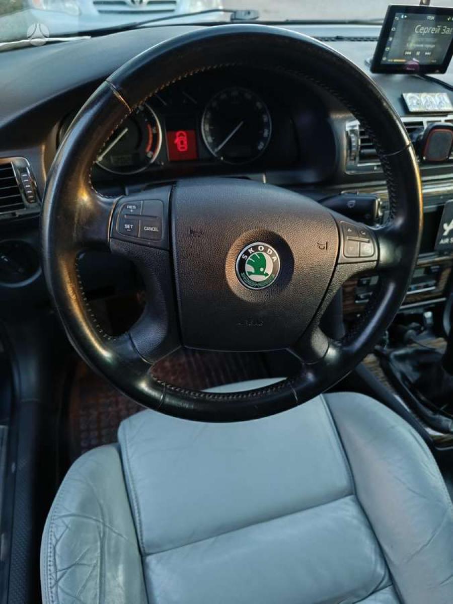 Pelēks Skoda SuperB 2007 Viļņa, ar dzinēja tilpumu 2.50 L un nobraukumu 283 tūkst. km par 2800 €, foto 4 vietnē AUTOMOTO.COM.LV