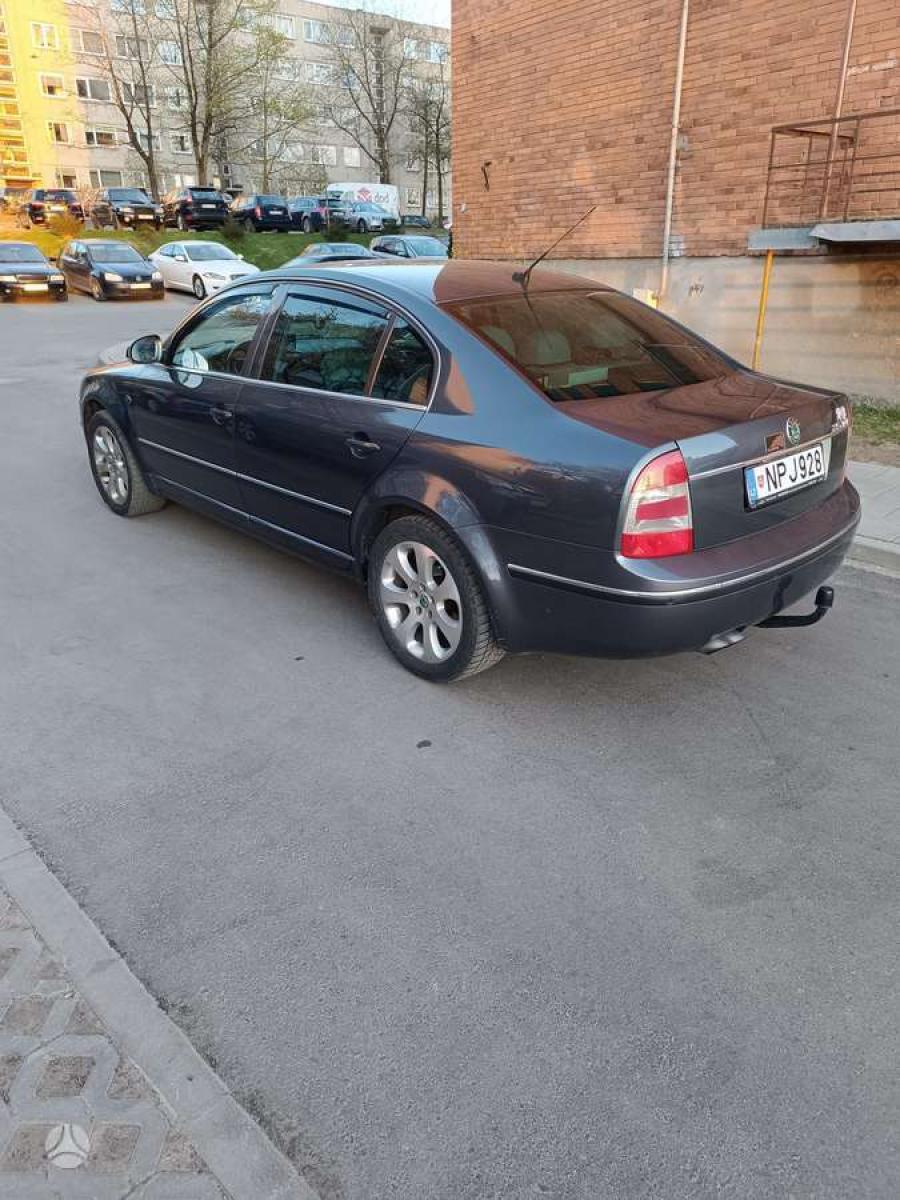 Pelēks Skoda SuperB 2007 Viļņa, ar dzinēja tilpumu 2.50 L un nobraukumu 283 tūkst. km par 2800 €, foto 18 vietnē AUTOMOTO.COM.LV