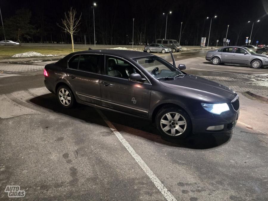 Grey Skoda SuperB 2008 in Klaipeda, with an engine capacity of 2.00 L and mileage of 300 thousand km for 1600 €, photo 15 on AUTOMOTO.COM.LV